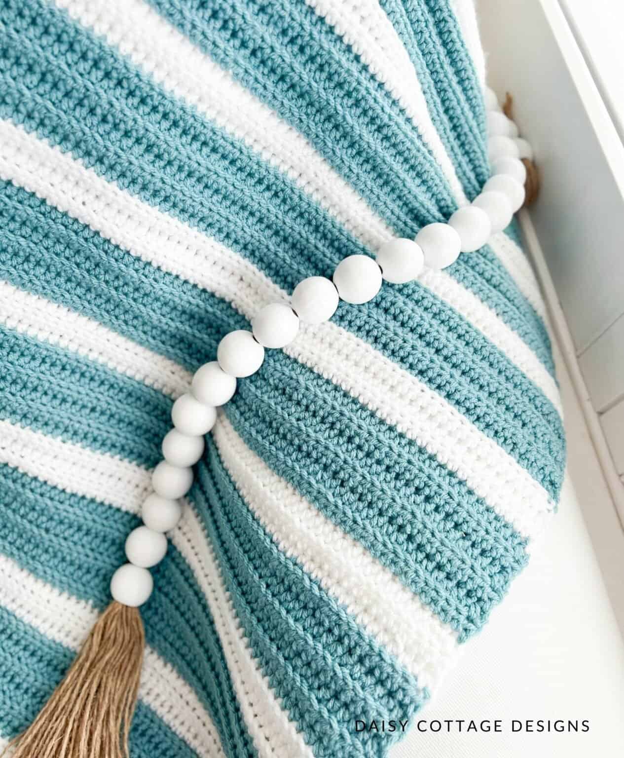 Super Easy Two-Color Blanket Crochet Pattern (FREE!)