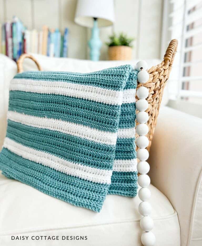Super Easy Two-Color Blanket Crochet Pattern (FREE!)
